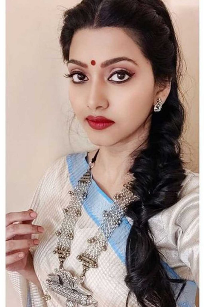 Actress ‘Thananya’ – Photo Gallery - Suryan FM