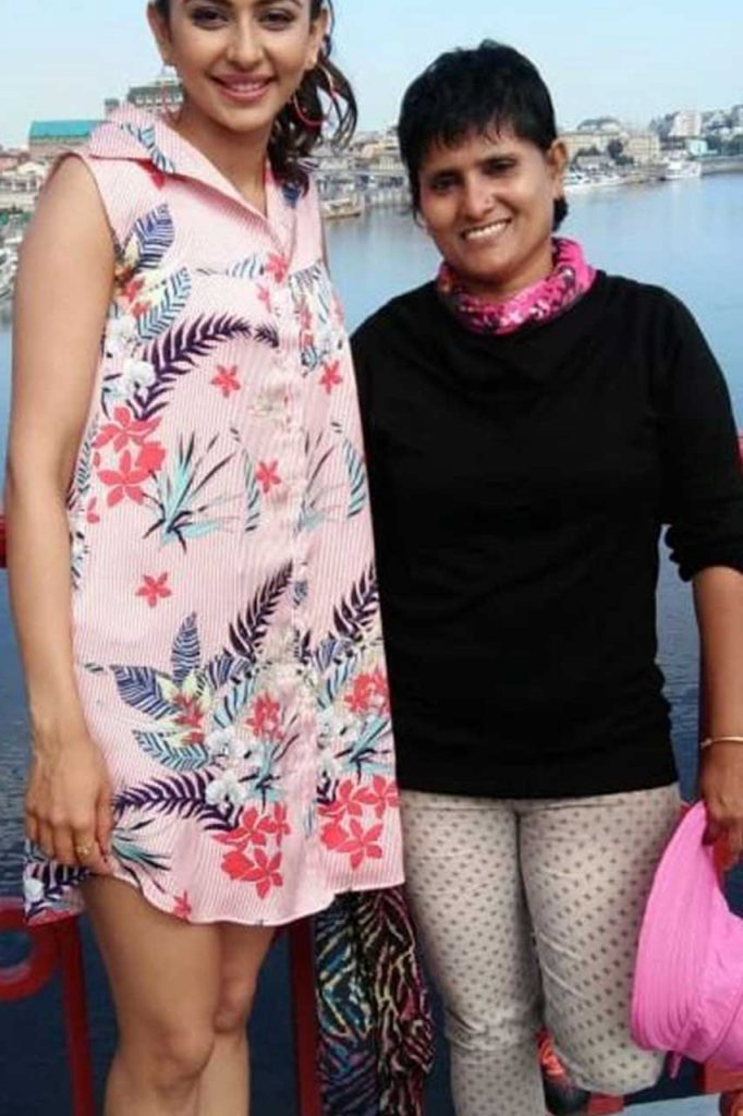 Agent Tina ‘Vasanthi’ – Photo Gallery - Suryan FM