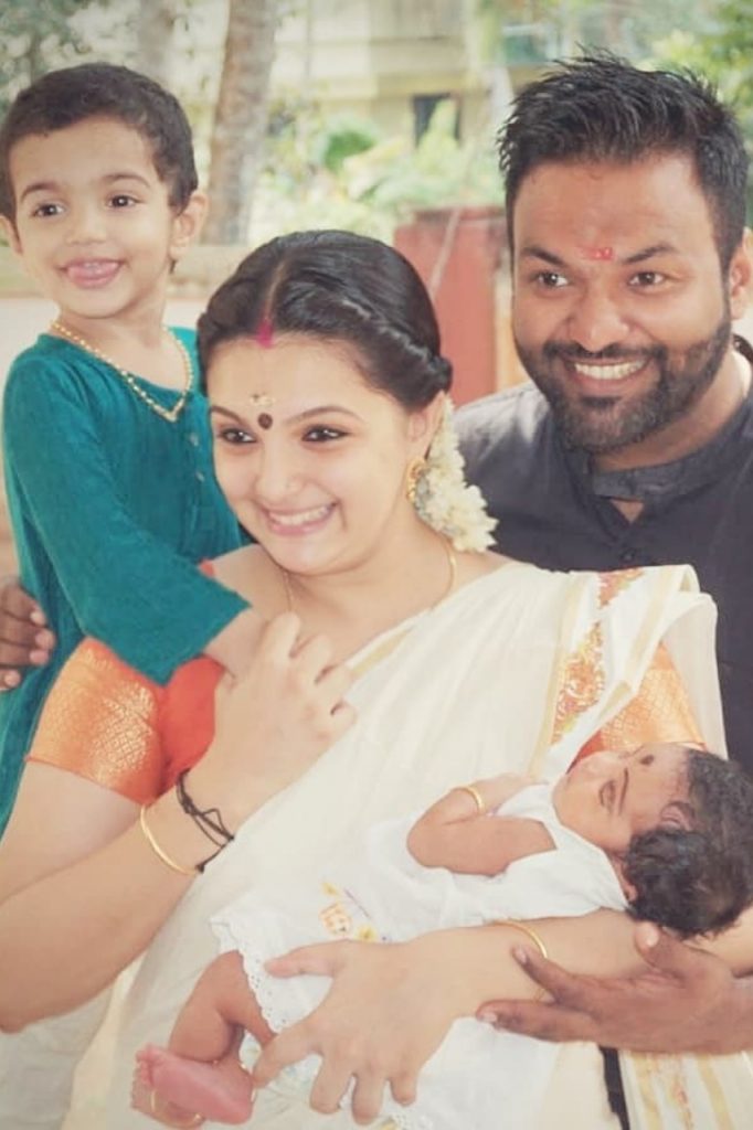 Saranya Mohan – Family Pics - Suryan FM