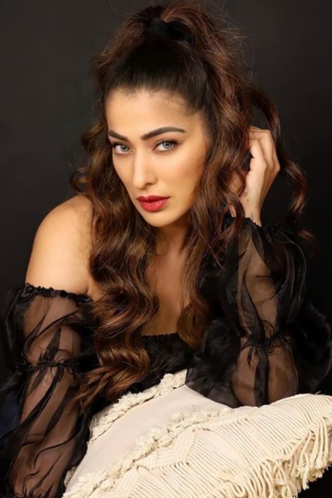 Raai Laxmi – Photo Gallery - Suryan FM