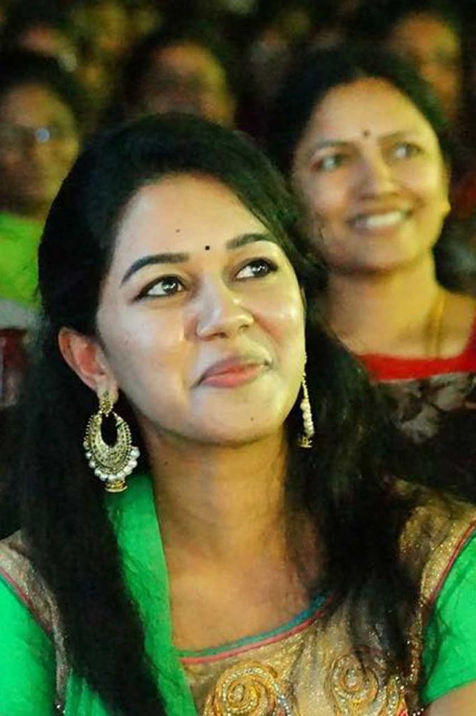 Mirnalini Ravi – Photo Gallery - Suryan FM