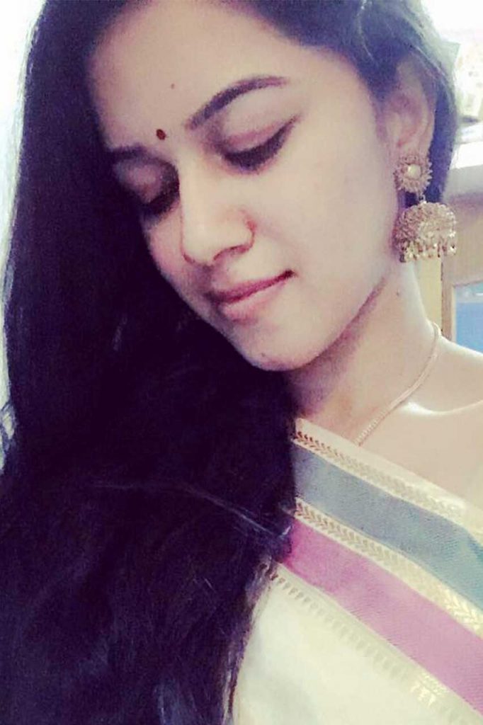 Mirnalini Ravi – Photo Gallery - Suryan FM