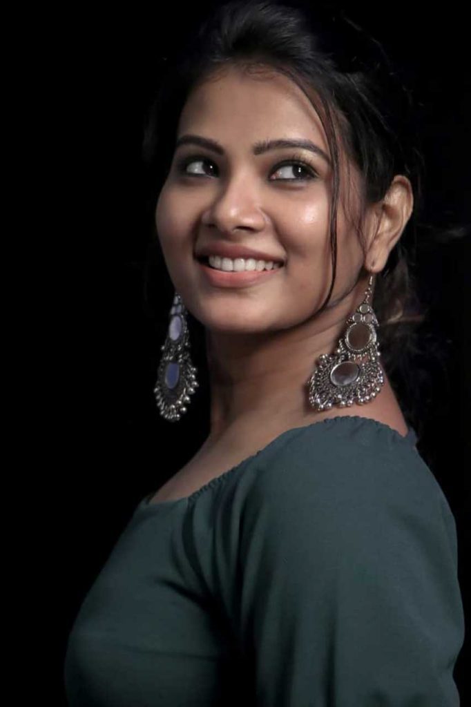 Actress Dhivya Duraisamy – Photo Gallery - Suryan FM