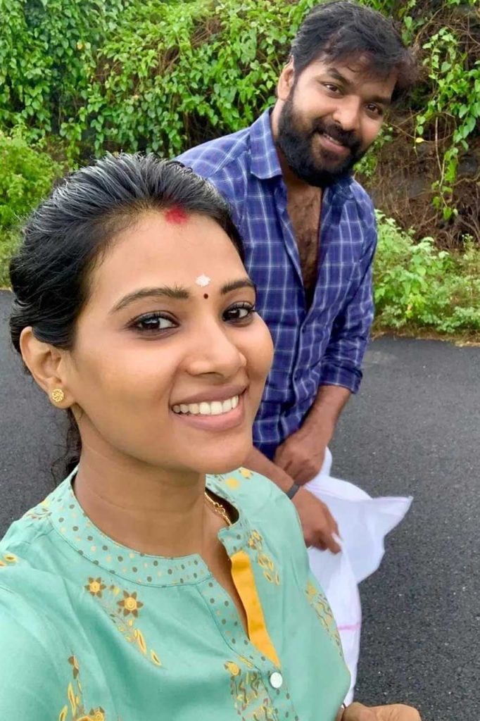 Actress Dhivya Duraisamy – Photo Gallery - Suryan FM