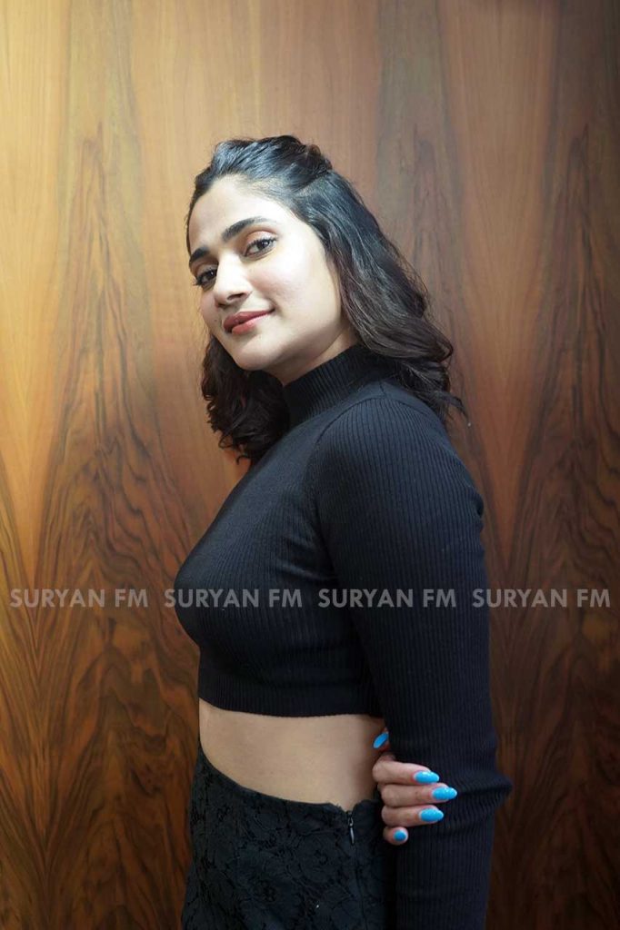 Losliya Mariyanesan – Exclusive Stills - Suryan FM