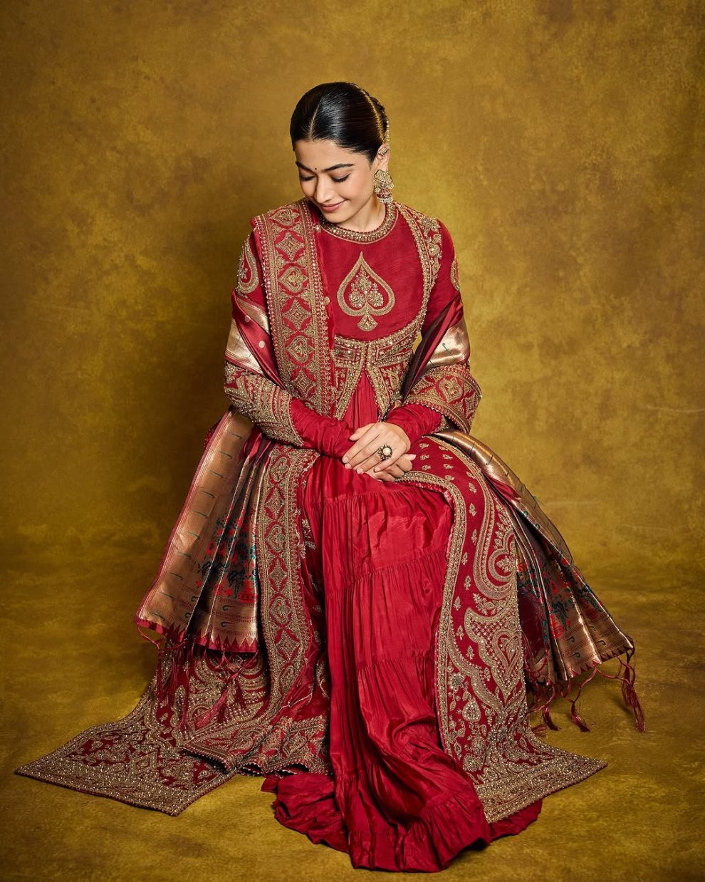 Rashmika Mandanna Shines in Her Latest Photoshoot: Glamorous Looks ...