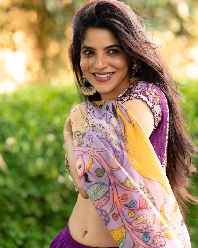 Divya Bharathi – Photo Gallery - Suryan FM